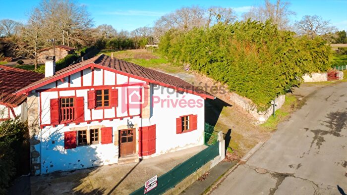 Maison à vendre - Ustaritz - 6 pièces - 5 chambres