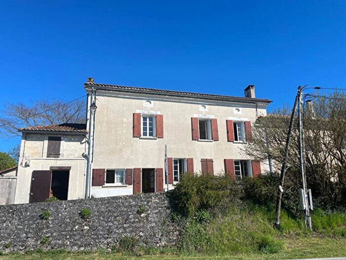 Maison à vendre - La Rochebeaucourt-et-Argentine - 4 pièces - 3 chambres