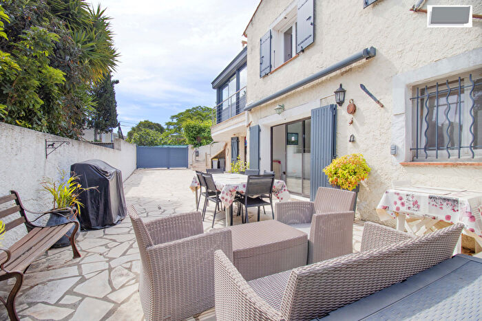 Maison à vendre - Saint-Mandrier-sur-Mer - 9 pièces - 7 chambres