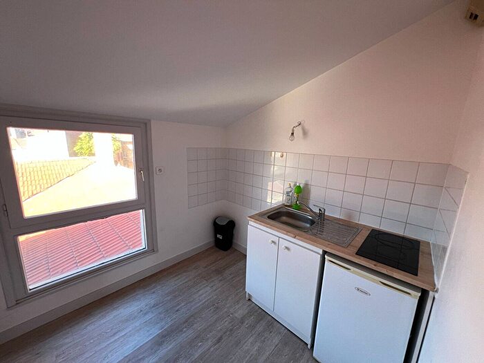 Appartement à louer - Le Centre-Centre Ville, Roanne - 1 pièce