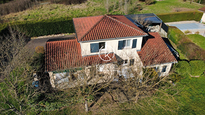 Maison à vendre - Pouilly-lès-Feurs - 7 pièces - 3 chambres