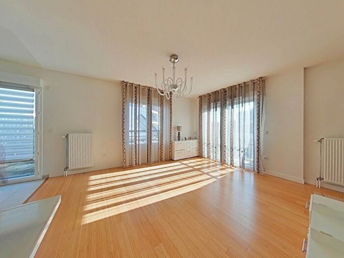 Appartement à louer - Parc Saint Cyr-Haut de Fontenay, Fontenay-le-Fleury - 3 pièces - 2 chambres