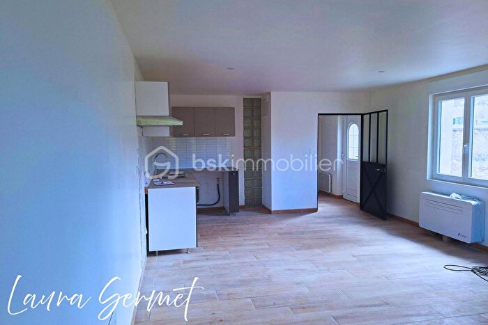 Maison 4 pièces à Vatan, à louer