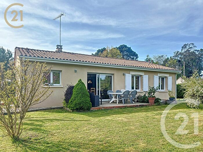 Maison à vendre - Montpon-Ménestérol - 4 pièces - 3 chambres