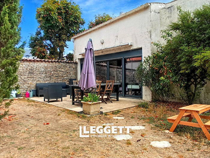 Maison à vendre - Saint-Sauveur-dAunis - 10 pièces - 7 chambres