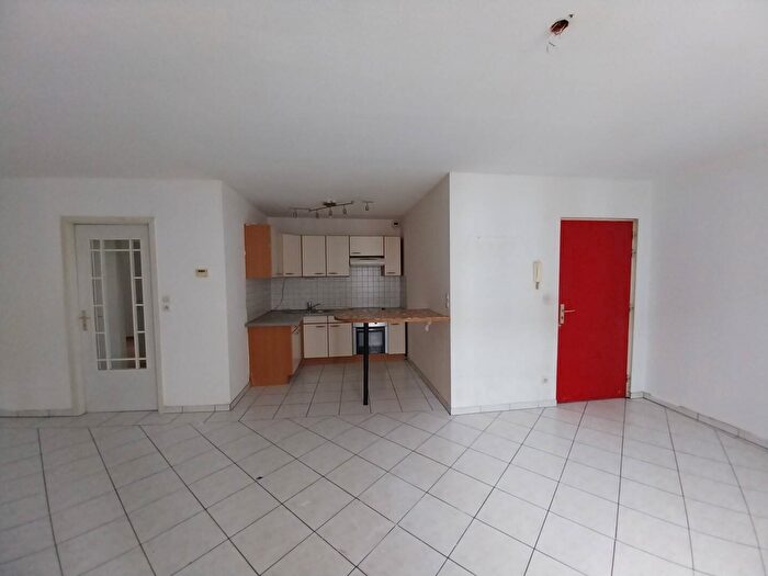 Appartement à louer - Saint-Avold - 4 pièces - 3 chambres