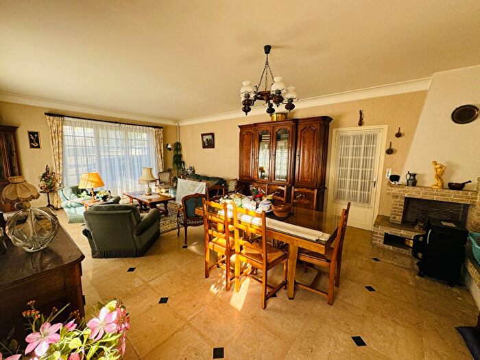 Maison à vendre - Saint-Saulge - 9 pièces - 6 chambres