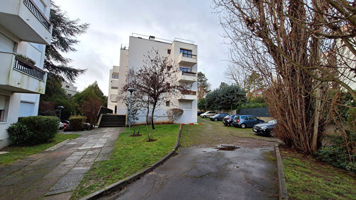 Appartement à louer - Châtenay-Malabry, Seignelay - 1 pièce