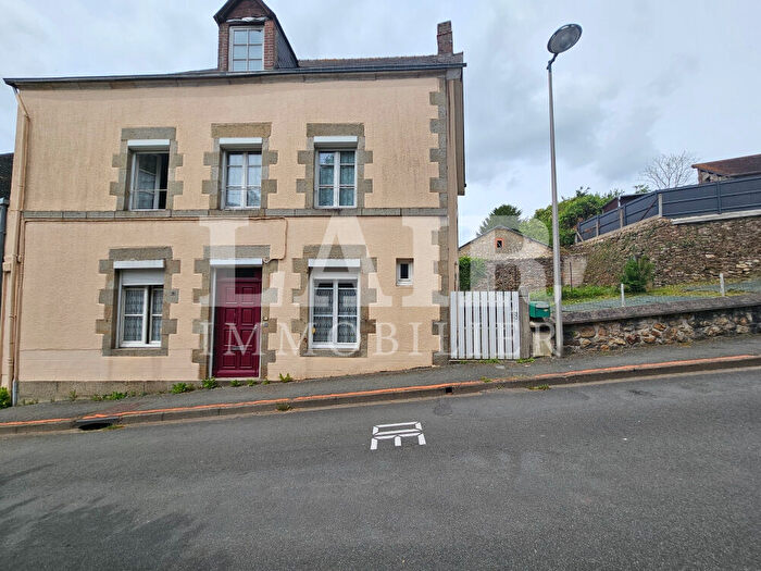 Saint-Pierre-des-Nids : Maison 5 pièces à vendre