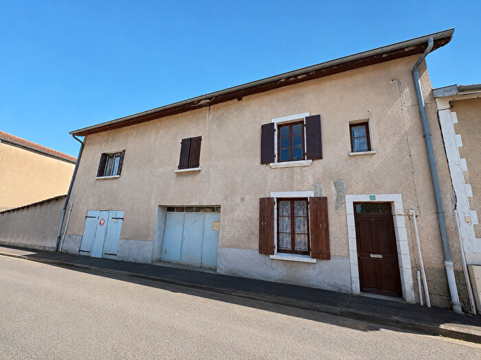 Maison 7 pièces à Puy-Guillaume, à vendre