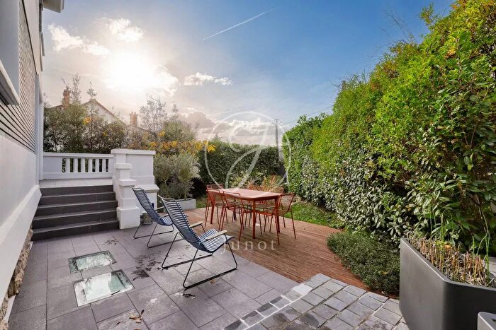 Maison à vendre - Garches, Porte Jaune, Petit Garches - 7 pièces - 4 chambres