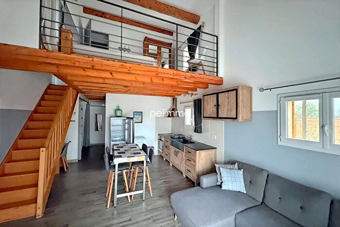 Maison à louer - Aureille - 3 pièces - 2 chambres