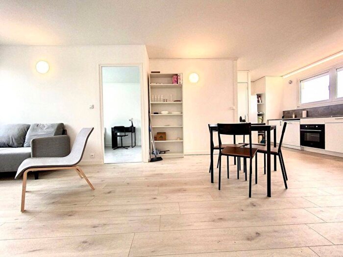 Appartement à louer - Castelnau, Dijon - 3 pièces - 3 chambres