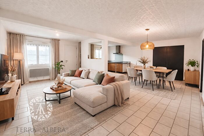 Appartement à vendre - Trouillas - 4 pièces - 2 chambres