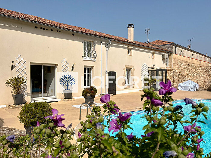 Maison à vendre - Airvault - 7 pièces - 3 chambres