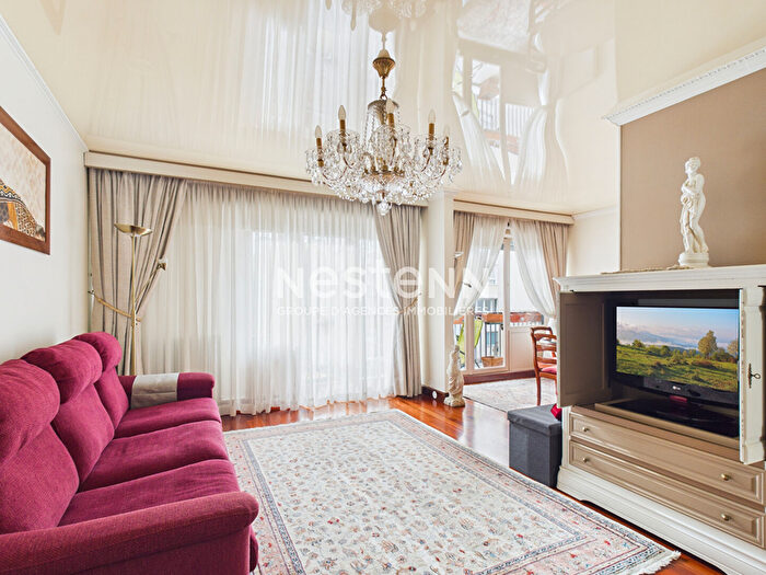 Appartement 4 pièces à vendre à Paris 19ème, Buttes Chaumont, Laumière, Manin