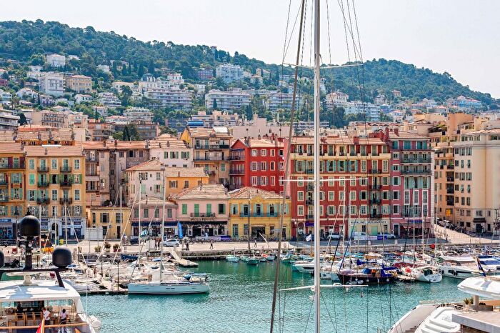 Appartement à vendre - Nice, Le Port - 4 pièces - 3 chambres