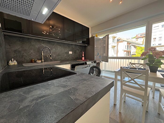 Appartement à vendre - Aix-les-Bains, Centre-ville - 4 pièces - 2 chambres