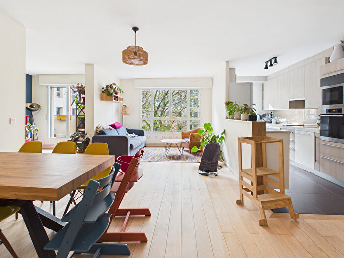 Appartement à vendre - Paris e , Jourdain, Pyrénées - 5 pièces - 3 chambres