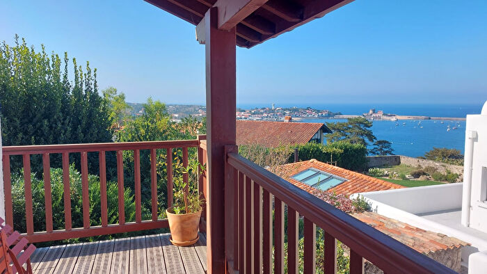 Maison à vendre - Ciboure - 6 pièces - 5 chambres