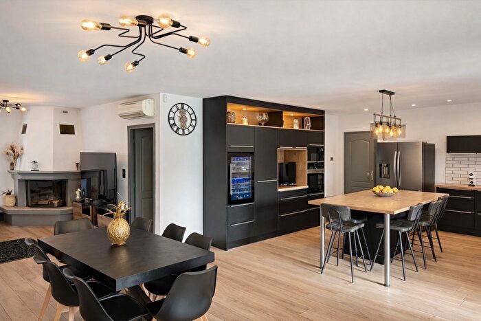 Maison à vendre - Le Muy - 7 pièces - 5 chambres