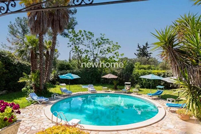 Maison à vendre - Bagnols-en-Forêt - 7 pièces - 4 chambres