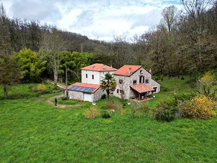 Maison à vendre - Sauvagnas - 7 pièces - 4 chambres