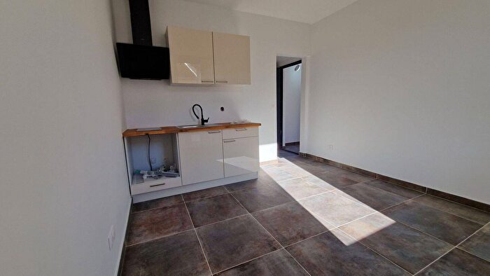 Appartement à louer - Schnapper, Saint-Germain-en-Laye - 1 pièce