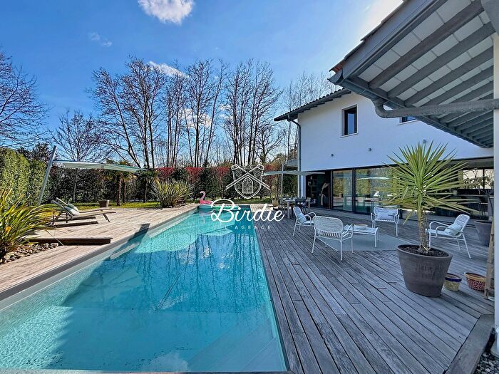 Maison à vendre - Bassussarry - 6 pièces - 4 chambres