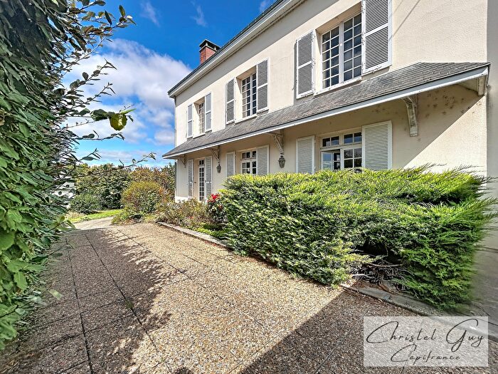 Château-du-Loir : Maison 12 pièces à vendre