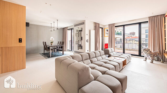 Appartement à vendre - Levallois-Perret, Front de Neuilly - 5 pièces - 3 chambres